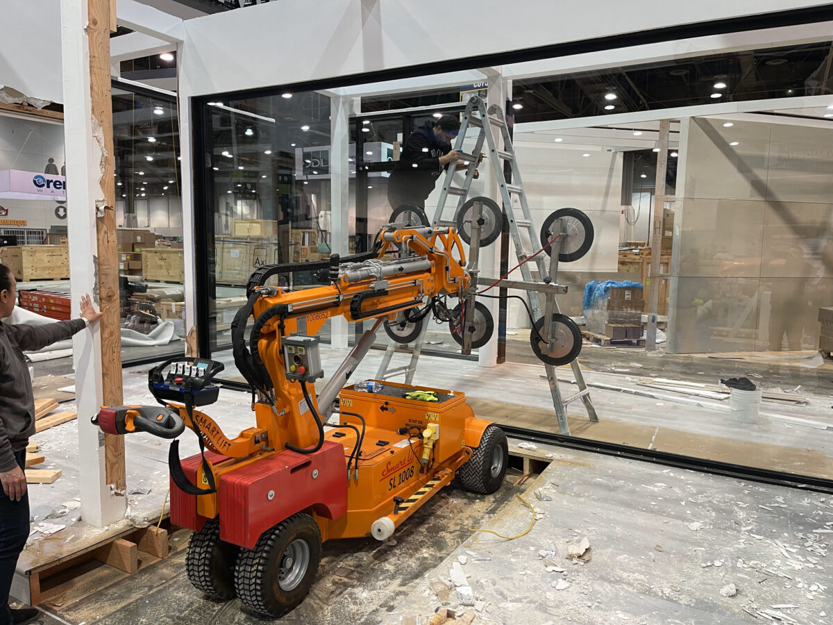 SmartGlass LIFTER | Rent With Smart Glass Lifter