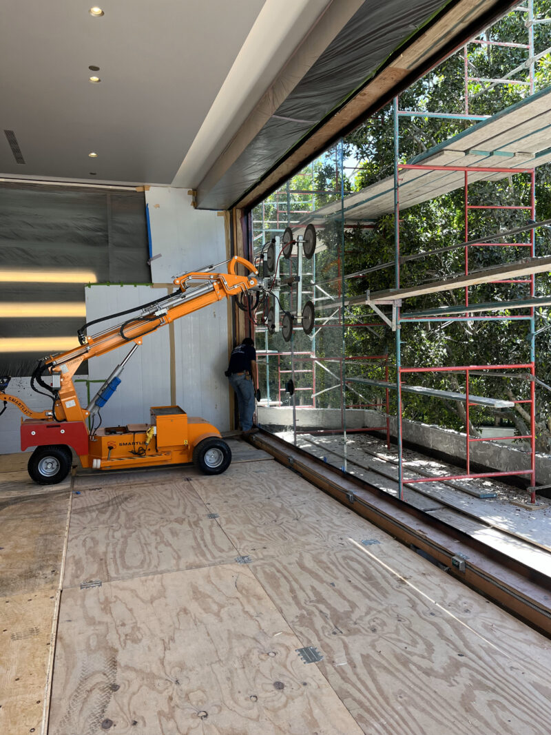 SmartGlass LIFTER | Rent With Smart Glass Lifter
