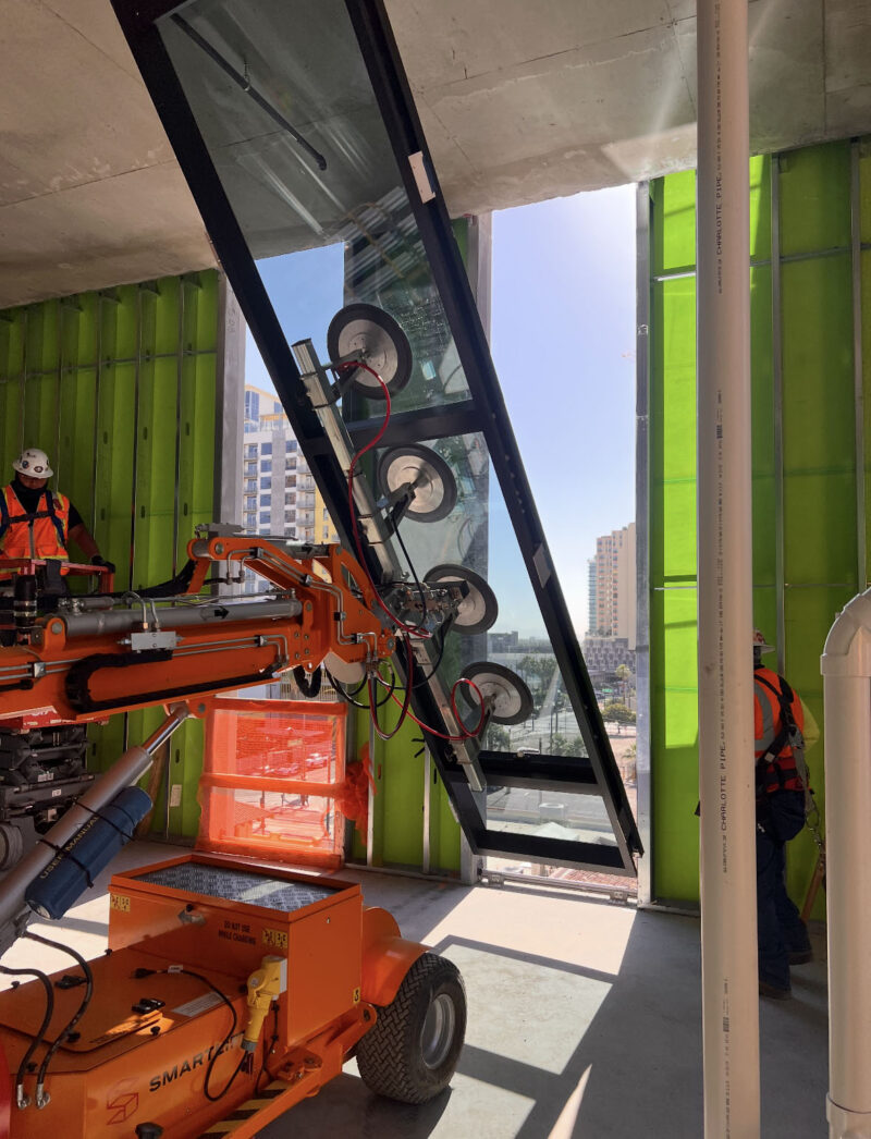 SmartGlass LIFTER | Rent With Smart Glass Lifter